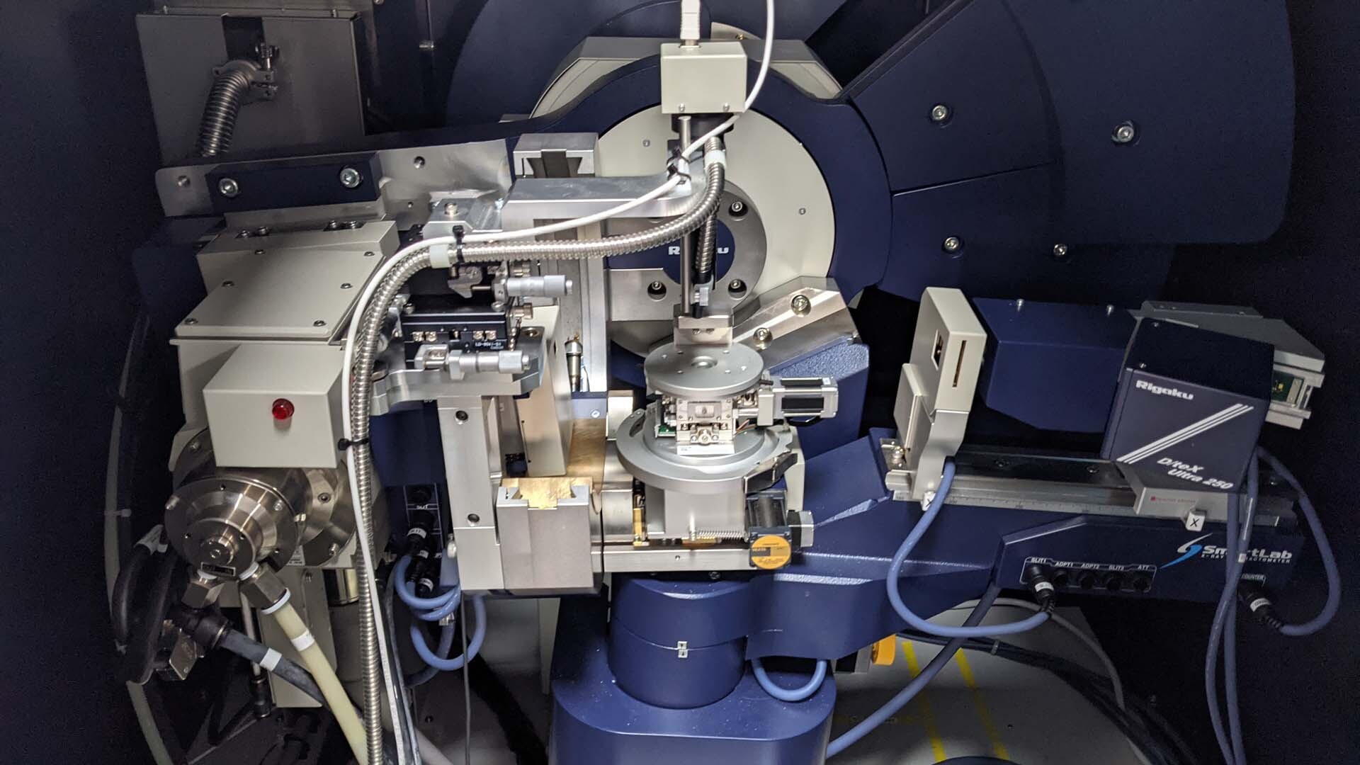 RIGAKU SmartLab 사용됨 판매용 가격 #9401414, 2014 > 구매 로부터 CAE