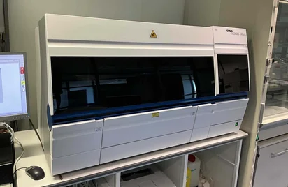 ROCHE Cobas Integra 400 Plus 実験装置及び付属品 はセール価格 #293745050, 2015 で使用されてい ...