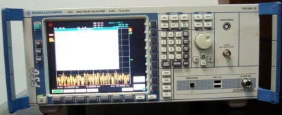 ROHDE & SCHWARZ FSG13 電子試験装置 はセール価格 #9081836 で使用されています > CAE から購入