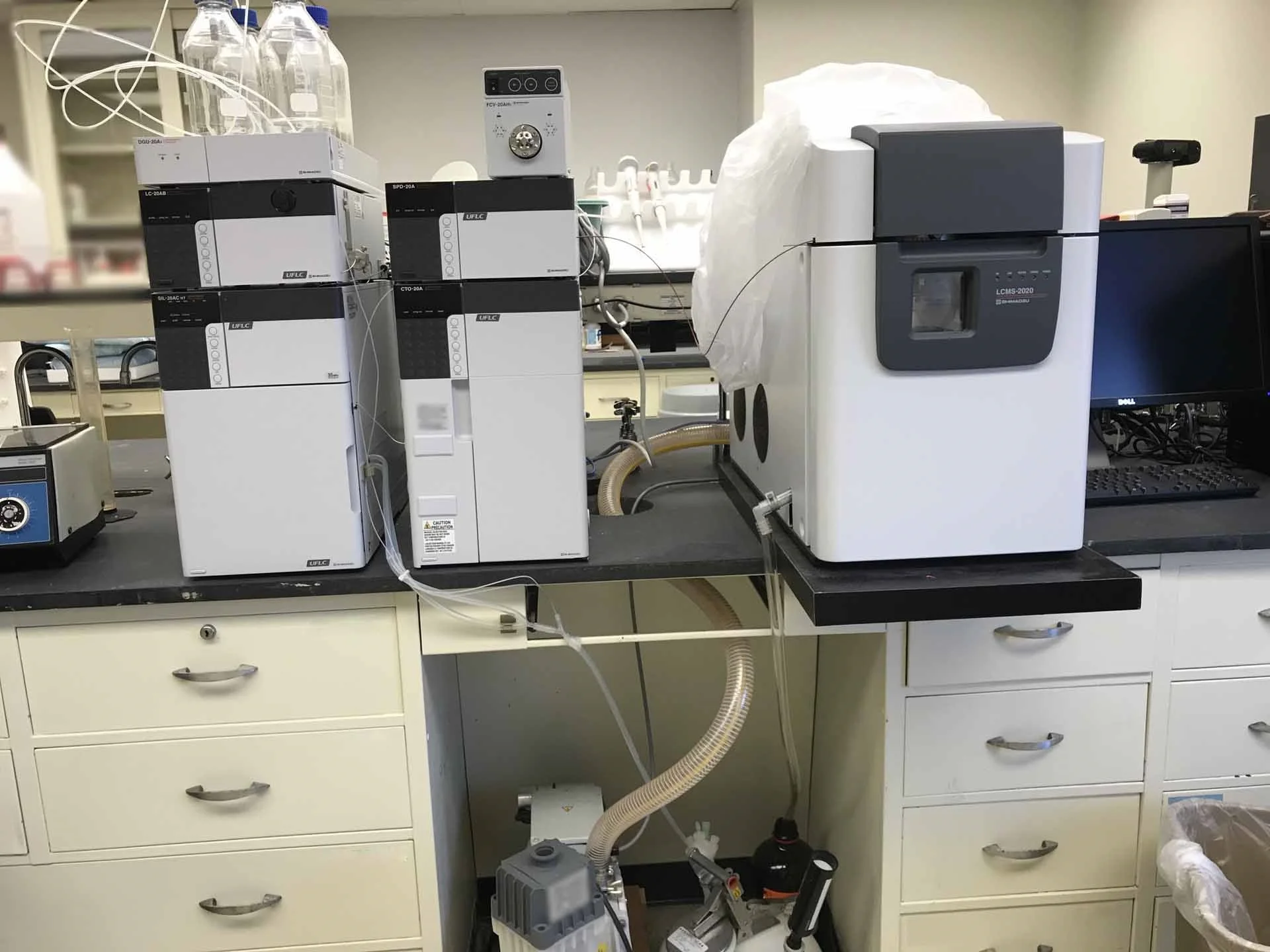 SHIMADZU LCMS-2020 분광계 판매 가격 #9217023에 사용됨 > CAE에서 구매