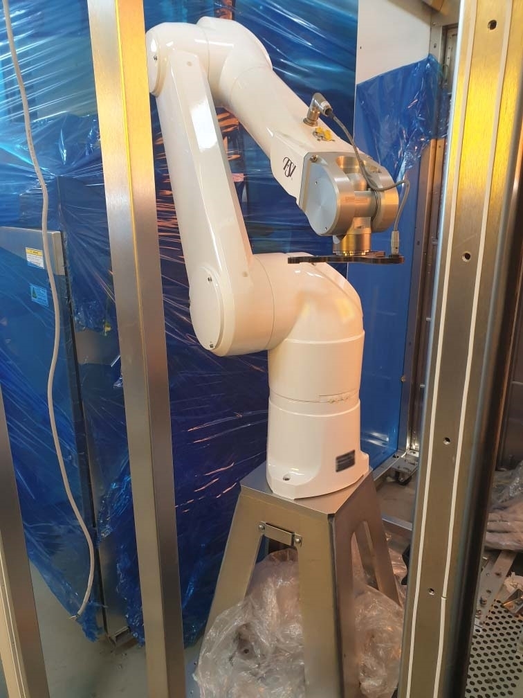 STAUBLI TX90 XLSCRfsi2 Wafer Handler used for sale price #9294303, 2009 ...