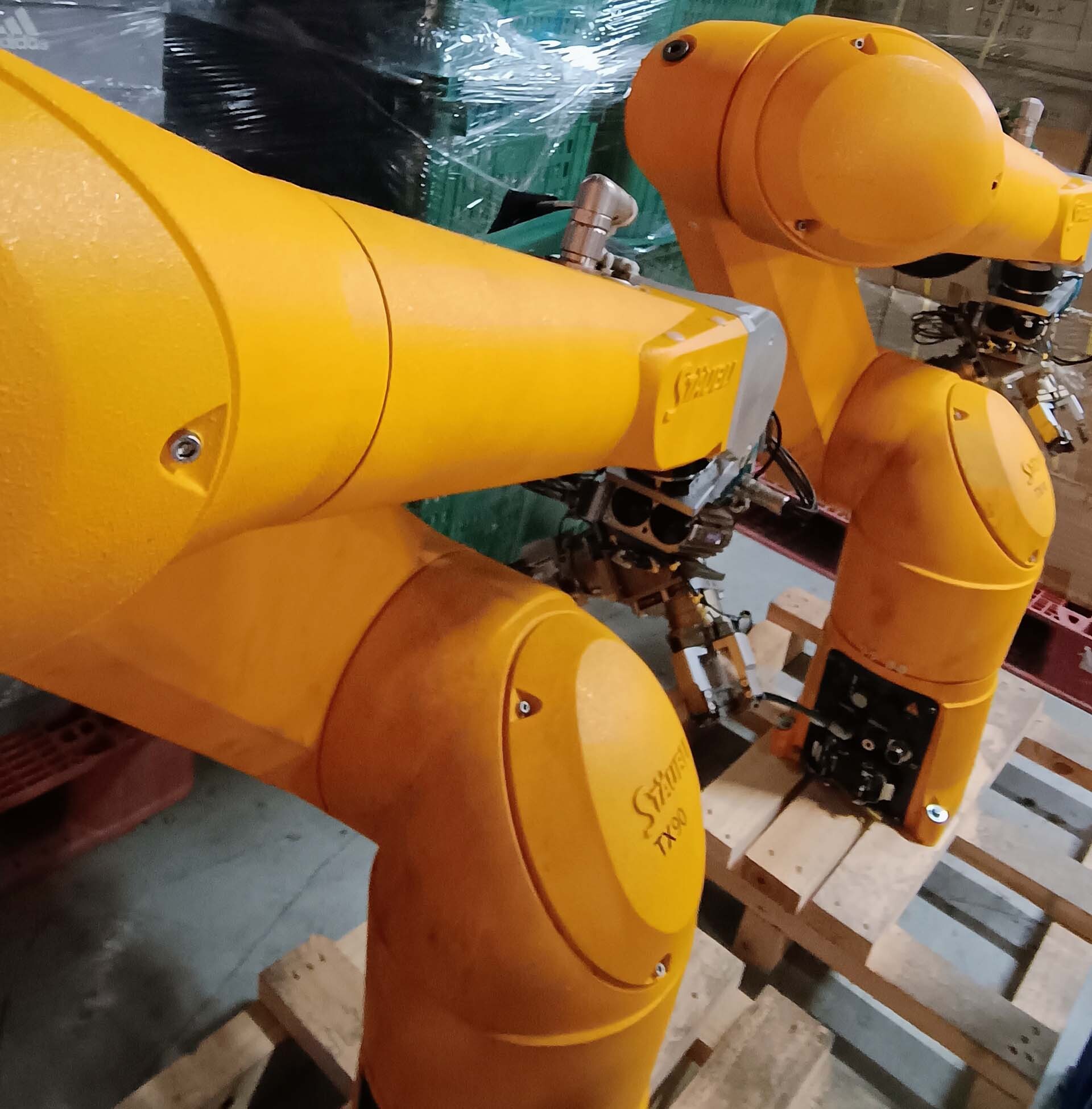 STAUBLI TX60 L 晶圓傳送模組 用於銷售價格 #293768326, 2012 > 從 CAE 購買