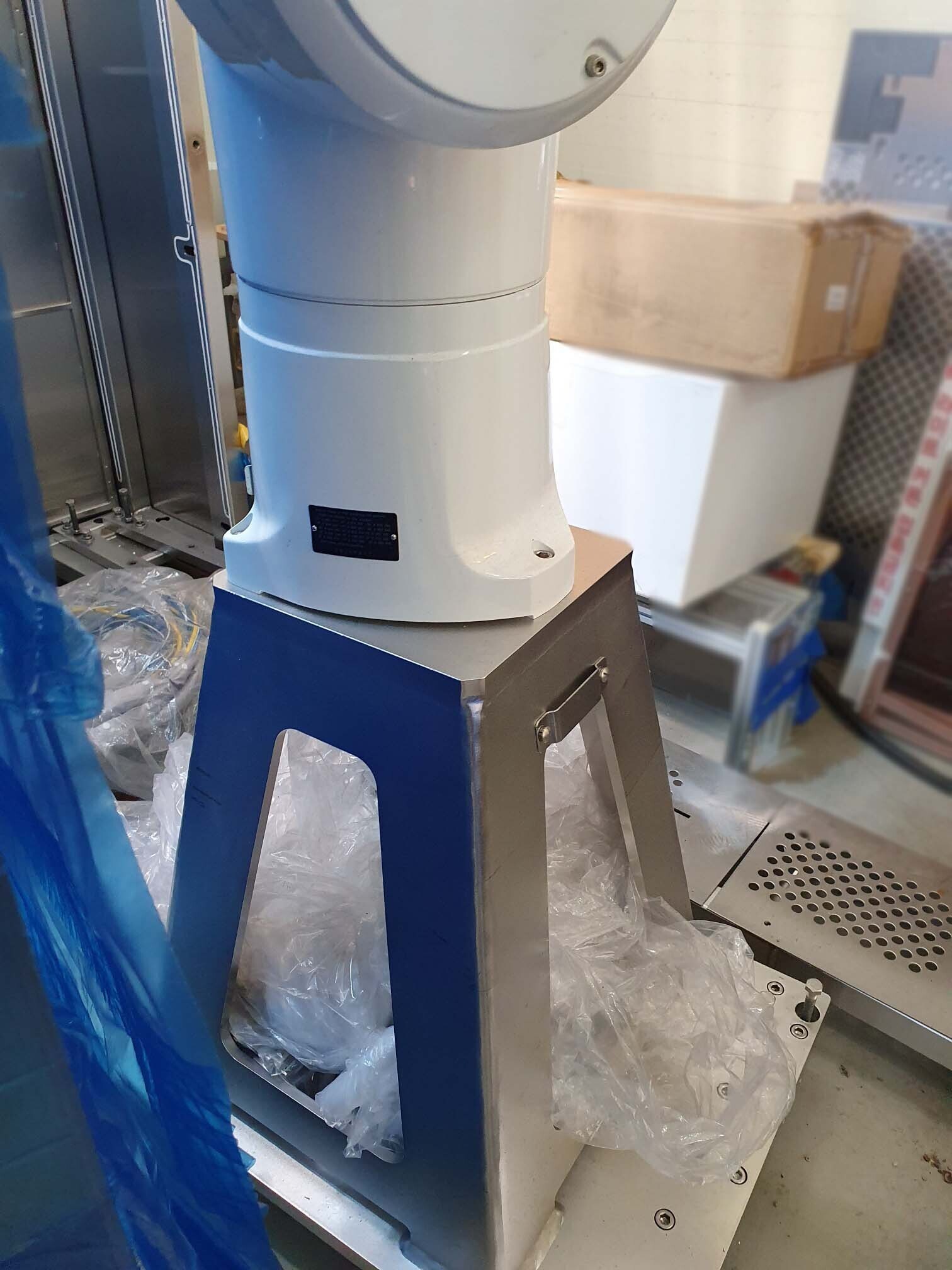 STAUBLI TX90 XLSCRfsi2 Wafer Handler used for sale price #9294303, 2009 ...