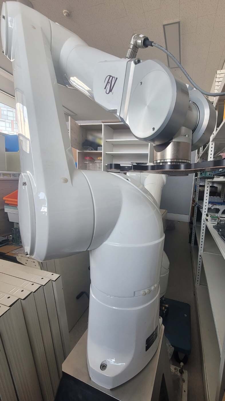 STAUBLI TX90 XLSCRfsi2 Wafer Handler used for sale price #9294303, 2009 ...