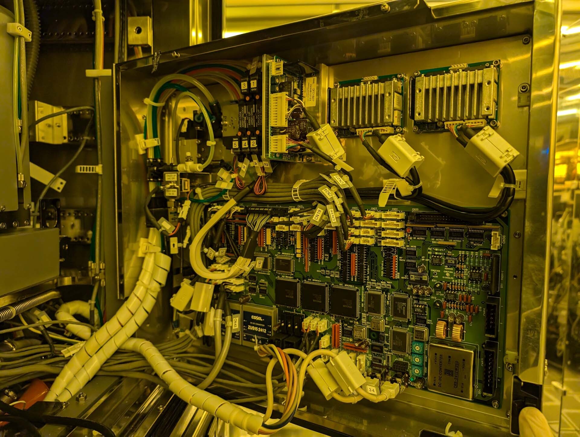 TEL / TOKYO ELECTRON Clean Track ACT 8 光阻 用于销售价格 #293767233, 2003 > 从 ...