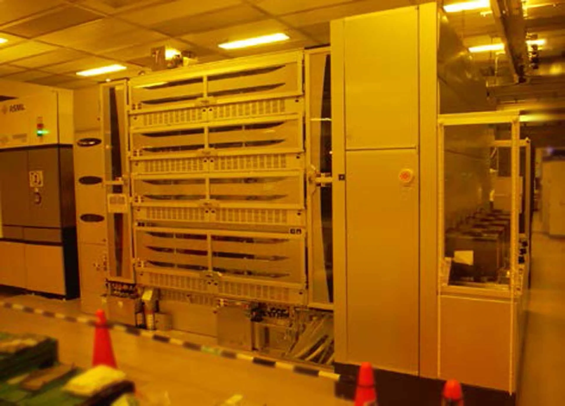 TEL / TOKYO ELECTRON Clean Track Lithius Pro Photoresist used for sale ...