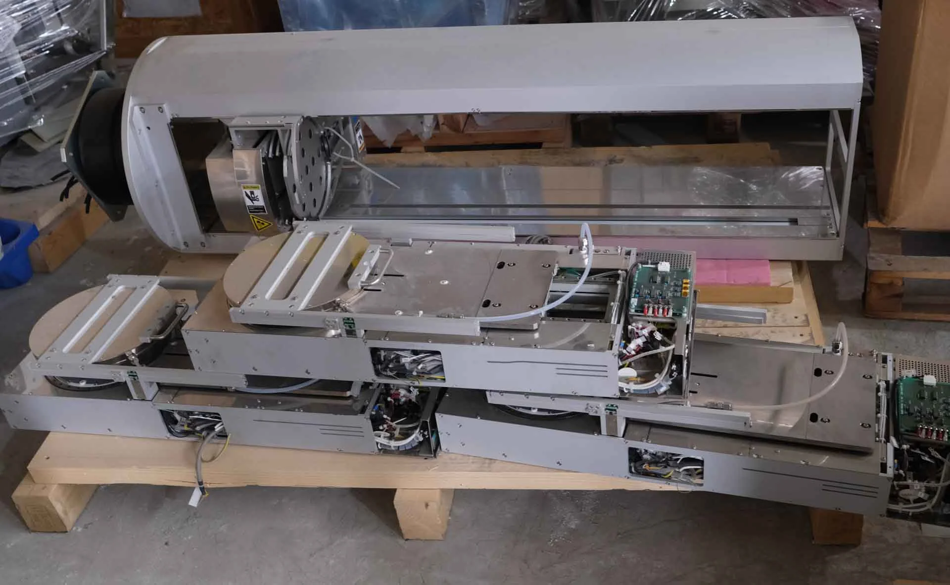TEL / TOKYO ELECTRON Lot of robots and controllers Wafer Handler used ...