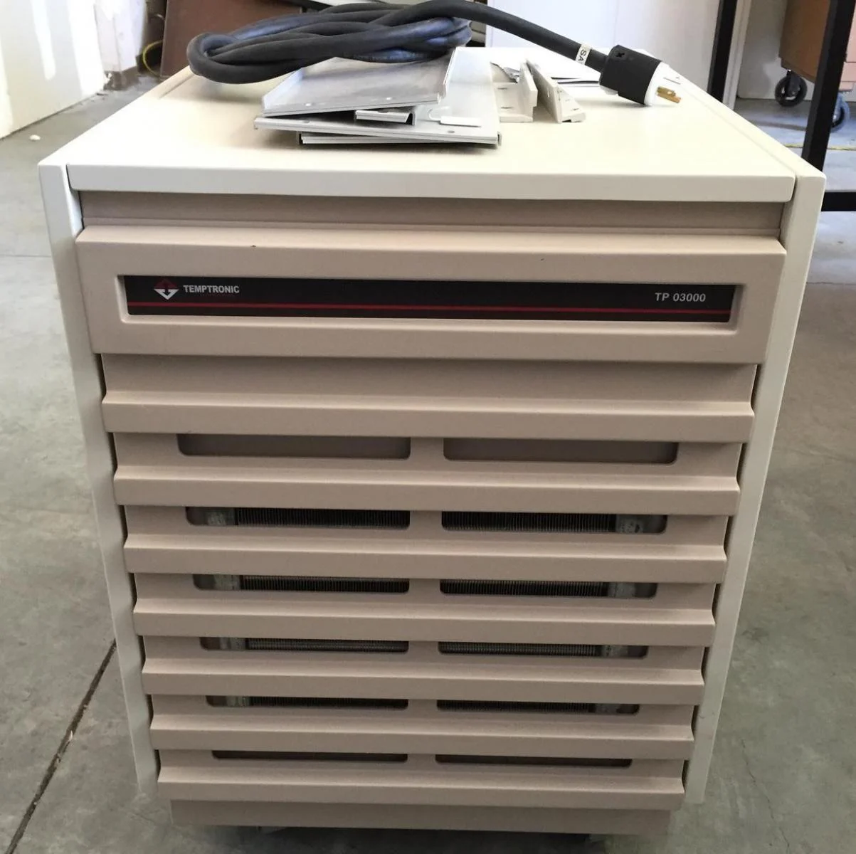 TEMPTRONIC TPO 3000 최종 테스트 장비 판매 가격 #9363190에 사용됨 > CAE에서 구매