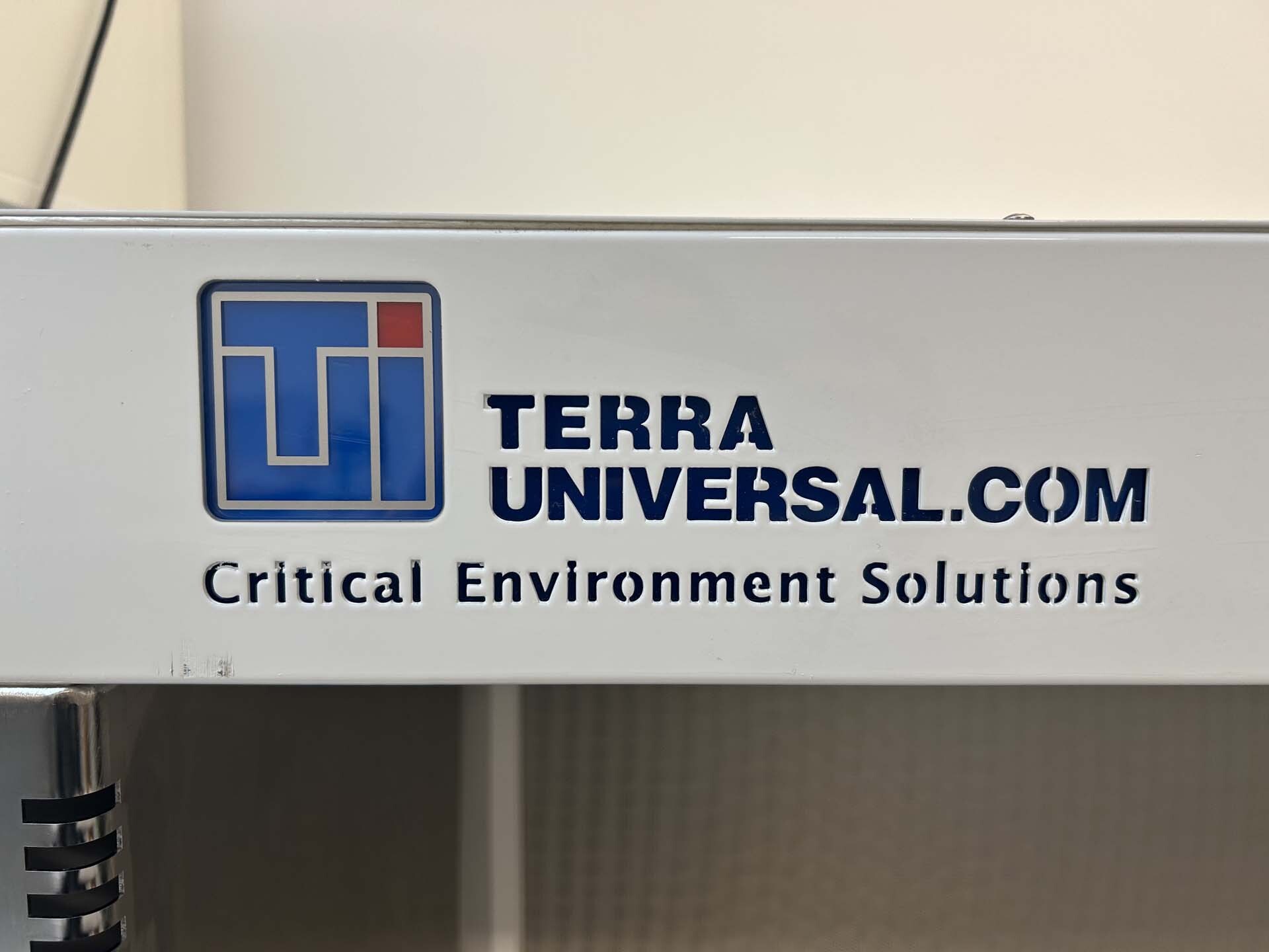 TERRA UNIVERSAL Laminar flow hood 층류 & 흄 후드 판매 가격 #293807797에 사용됨 > CAE ...