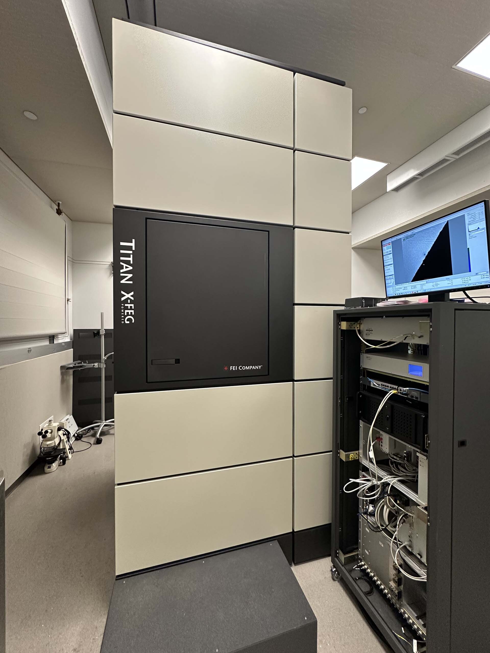 THERMO FISHER SCIENTIFIC / FEI Titan G2 Cubed 60-300 SEM used for sale ...