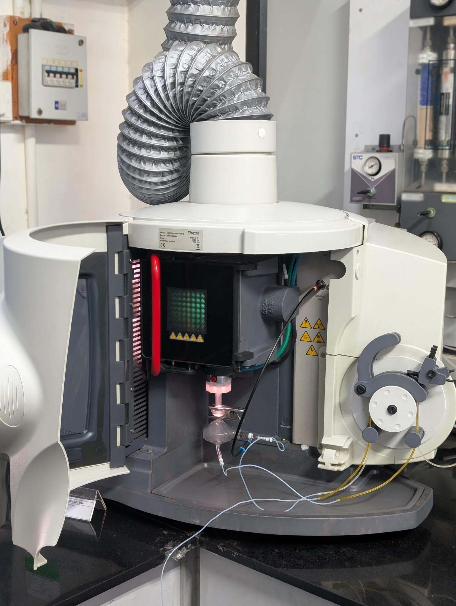 THERMO FISHER SCIENTIFIC iCAP 7400 Radial MFC Spectrometer used for ...