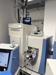 THERMO FISHER SCIENTIFIC Q Exactive HF-X Spectrometer used for sale ...