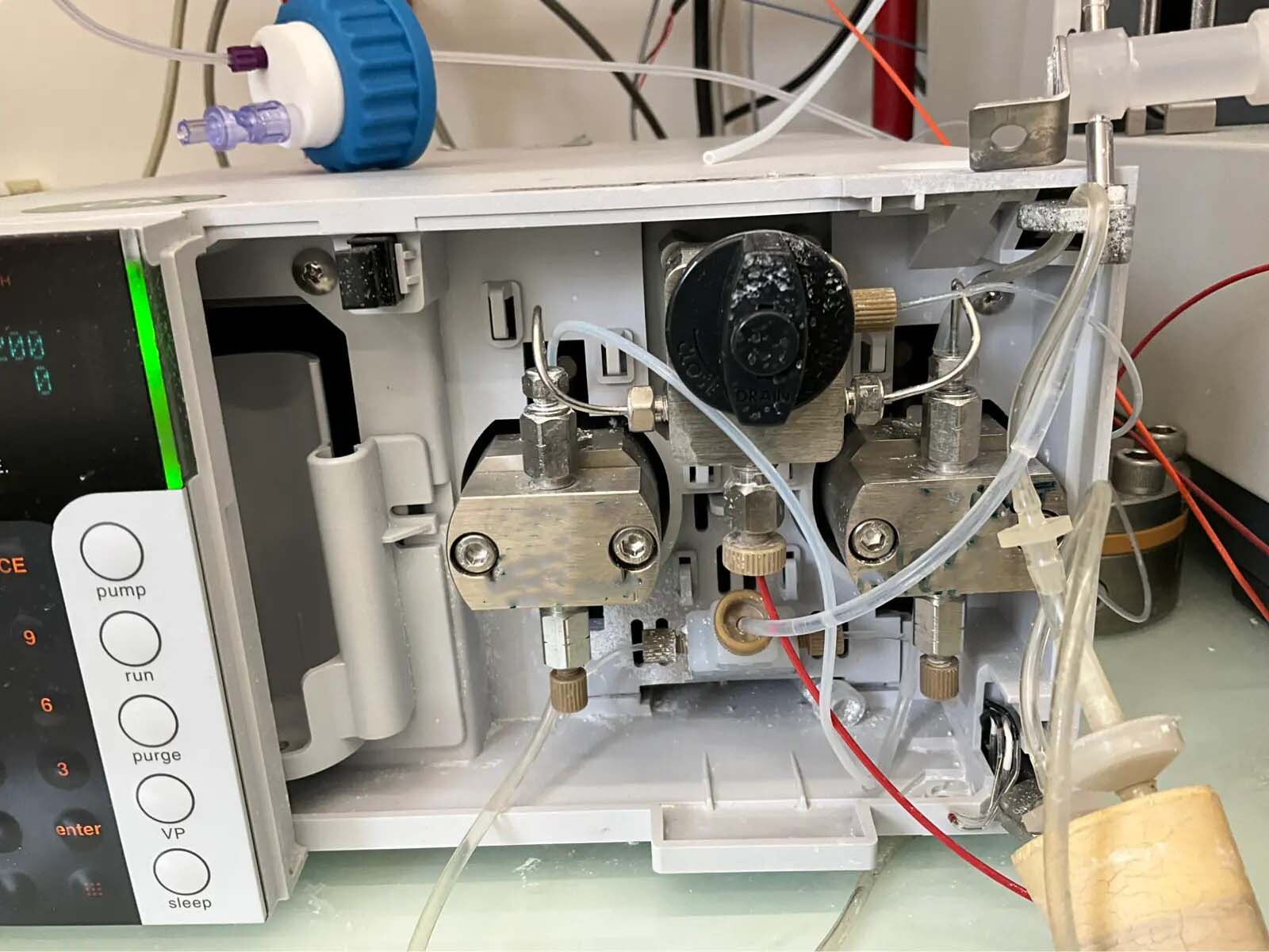 THERMO SCIENTIFIC / DIONEX HPLC System Spectrophotometer used for sale ...