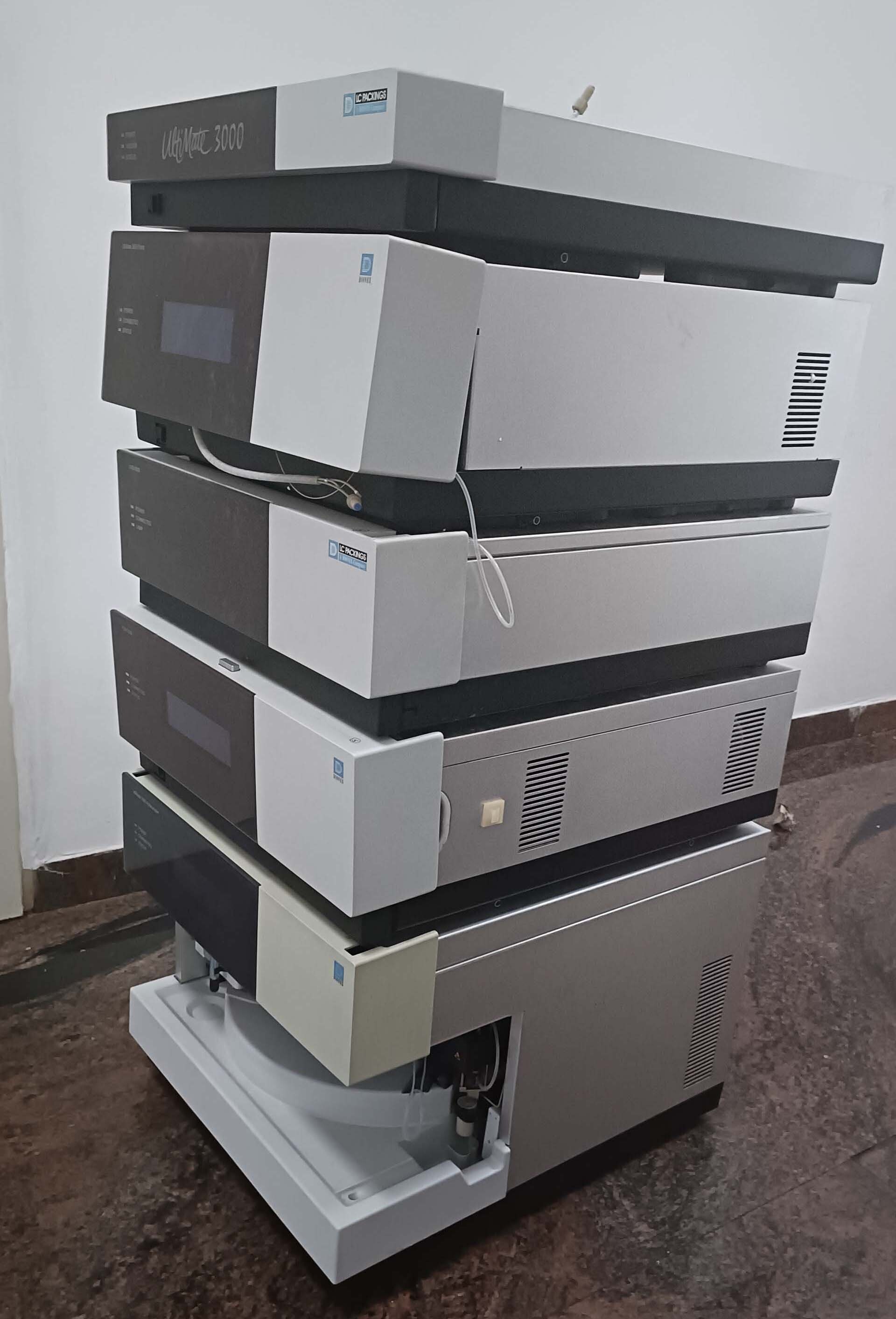 THERMO SCIENTIFIC / DIONEX Ultimate 3000 Spectrophotometer used for ...