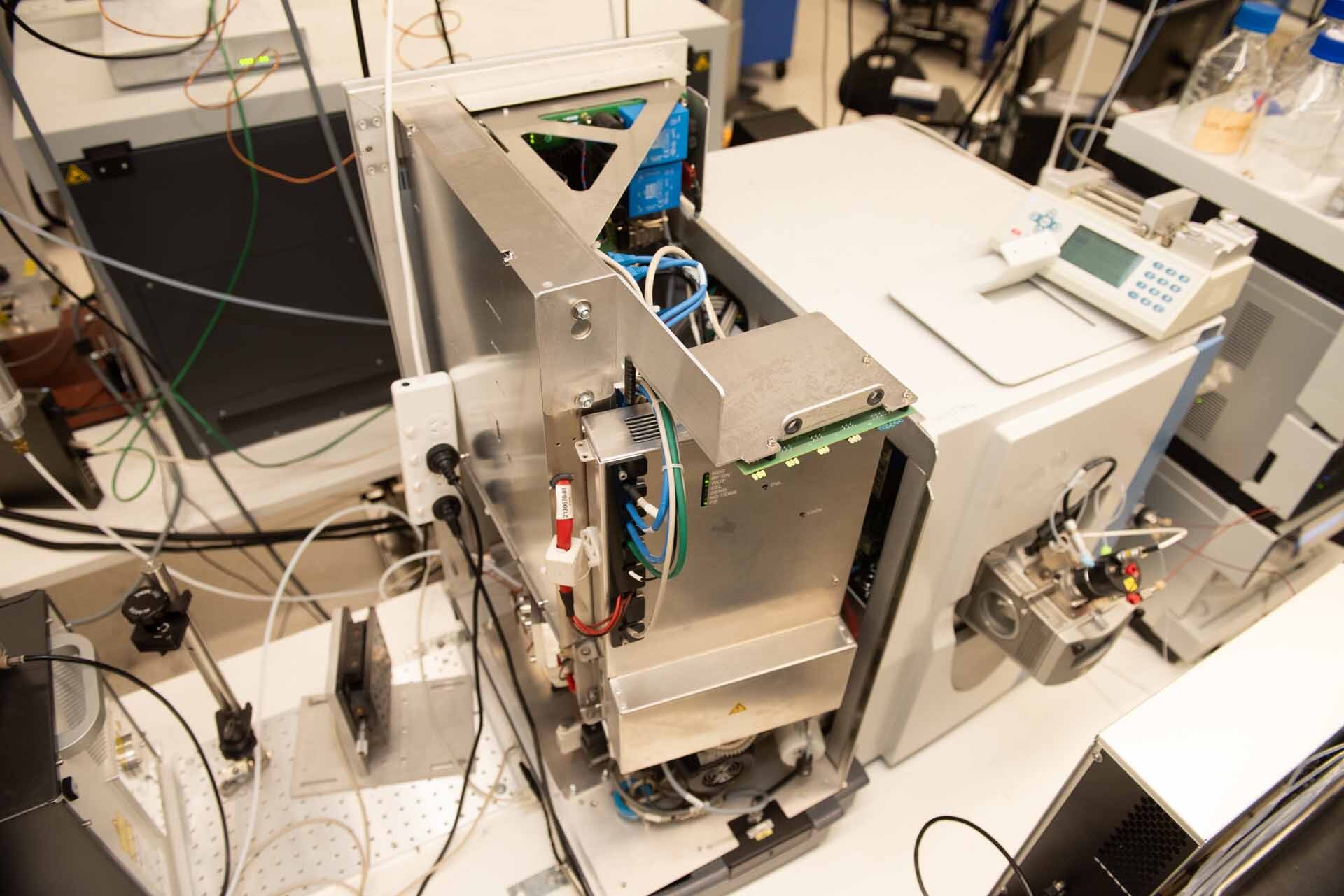 THERMO SCIENTIFIC Q Exactive Plus 分光计 用于销售价格 #293680637, 2014 > 从 CAE 购买