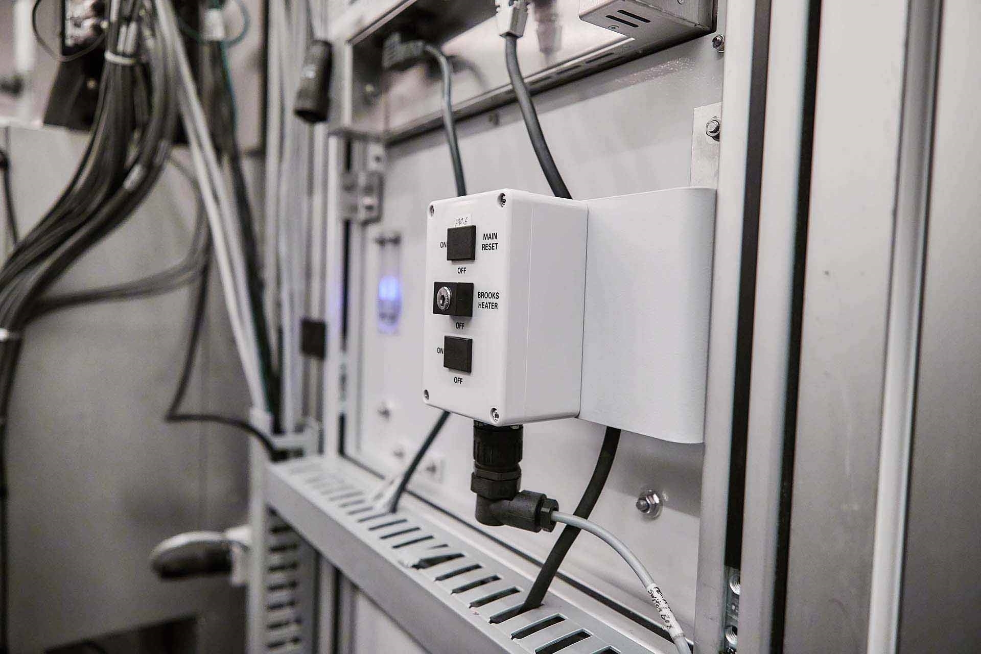 UNAXIS Clusterline 200 used for sale price #9189483, 2000 > buy from CAE