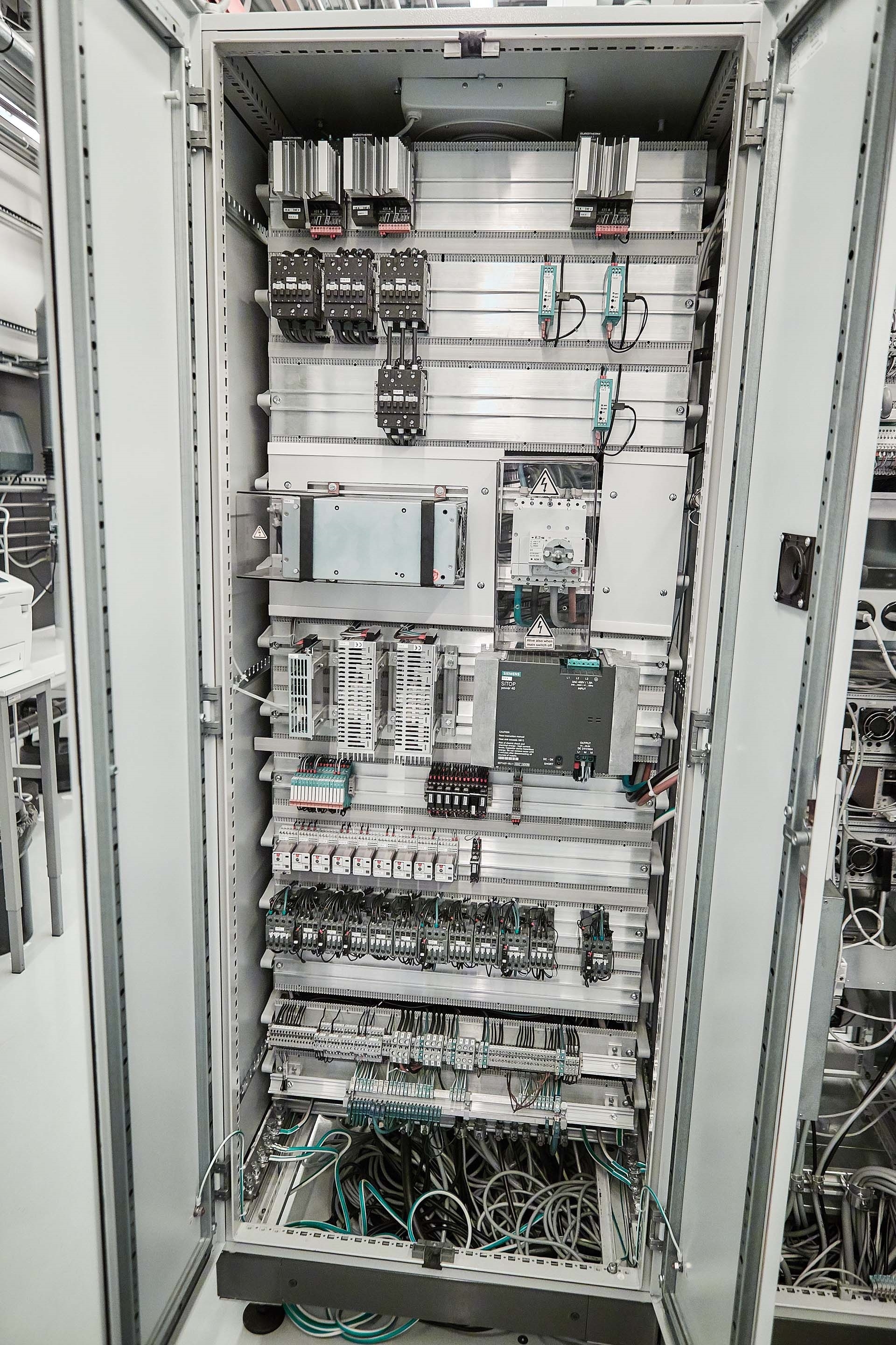 UNAXIS Clusterline 200 used for sale price #9189483, 2000 > buy from CAE