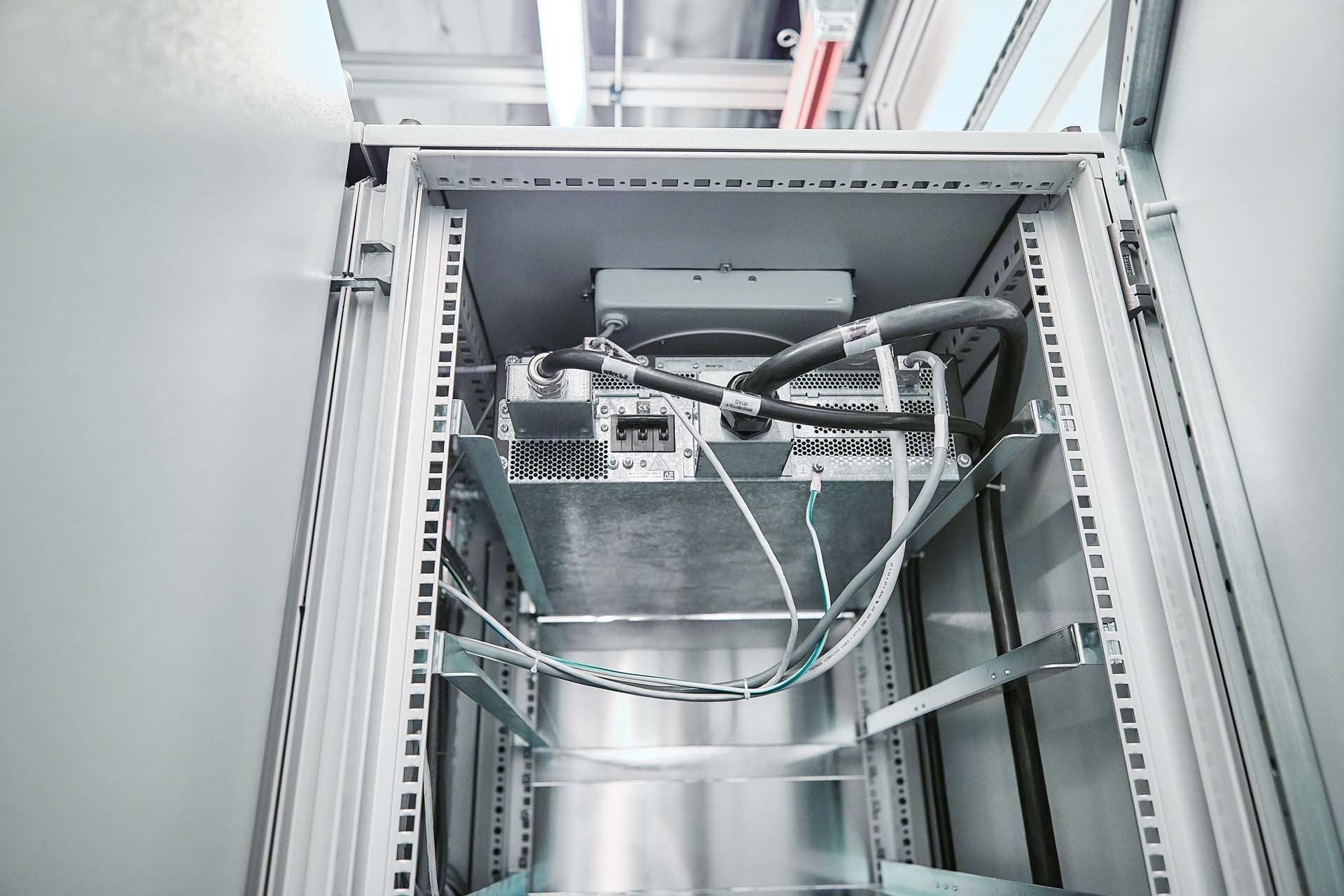 UNAXIS Clusterline 200 used for sale price #9189483, 2000 > buy from CAE