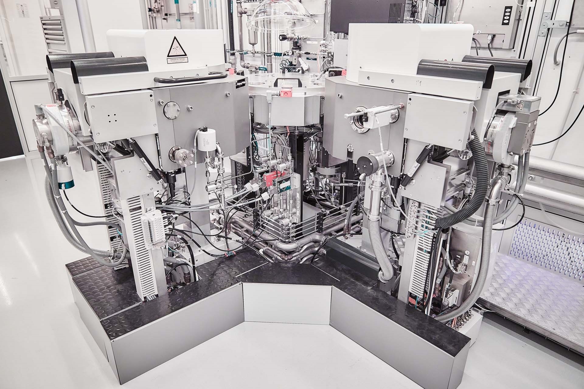 UNAXIS Clusterline 200 used for sale price #9189483, 2000 > buy from CAE