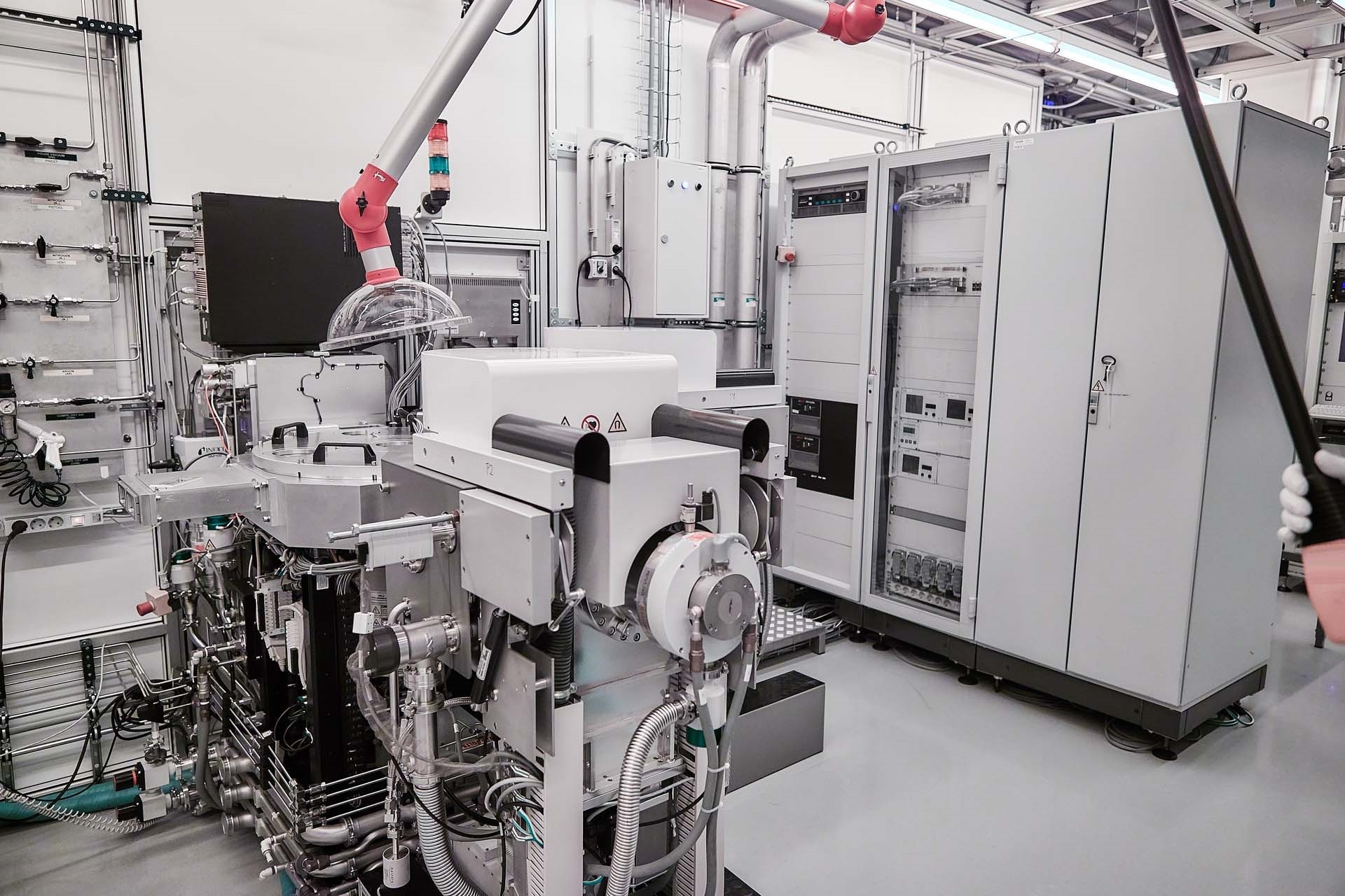 UNAXIS Clusterline 200 used for sale price #9189483, 2000 > buy from CAE