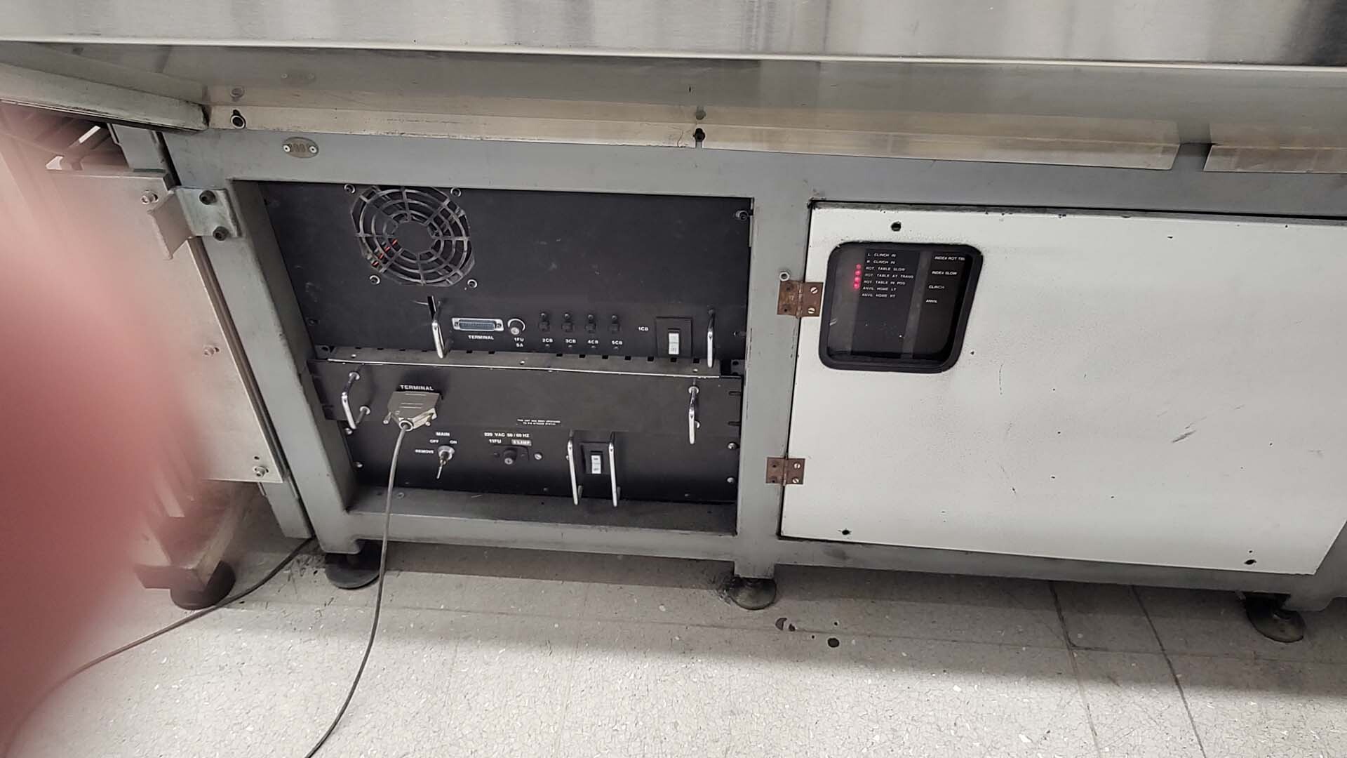 UNIVERSAL Axial inserter 판매 가격 #293794581에 사용됨 > CAE에서 구매