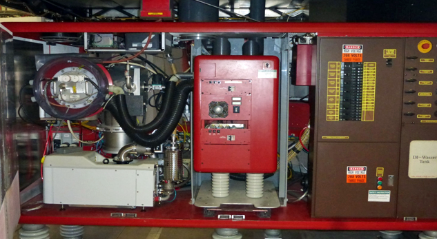 VARIAN E500 離子植入機及螢幕 用於銷售價格 #9166856 > 從 CAE 購買