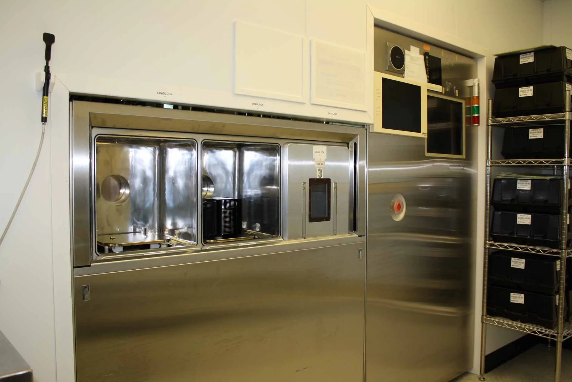 VARIAN VIISion 200 離子植入機及螢幕 用於銷售價格 #9033294 > 從 CAE 購買