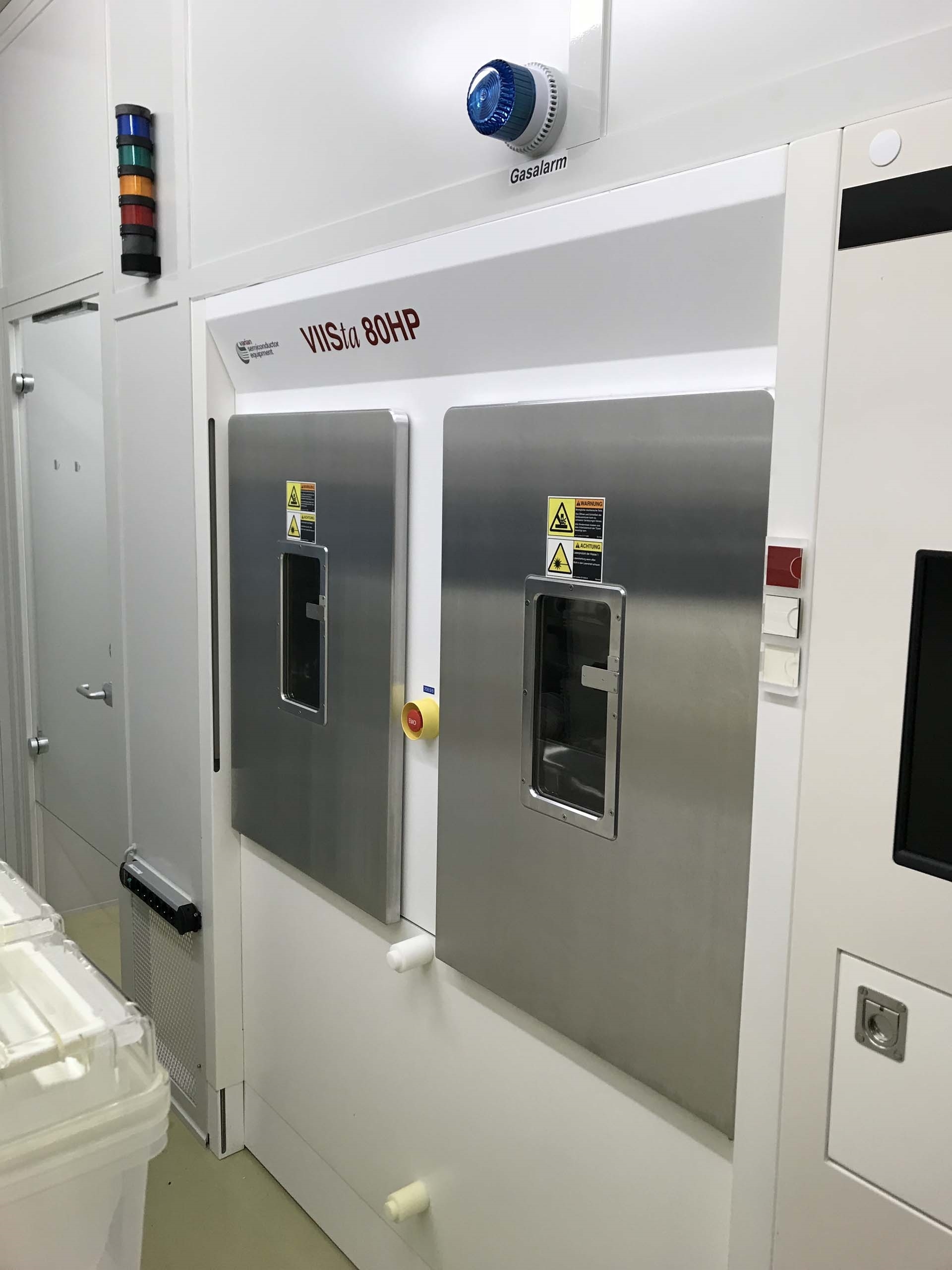 VARIAN VIISta 80 HP 離子植入機及螢幕 用於銷售價格 #9223841, 2005 > 從 CAE 購買