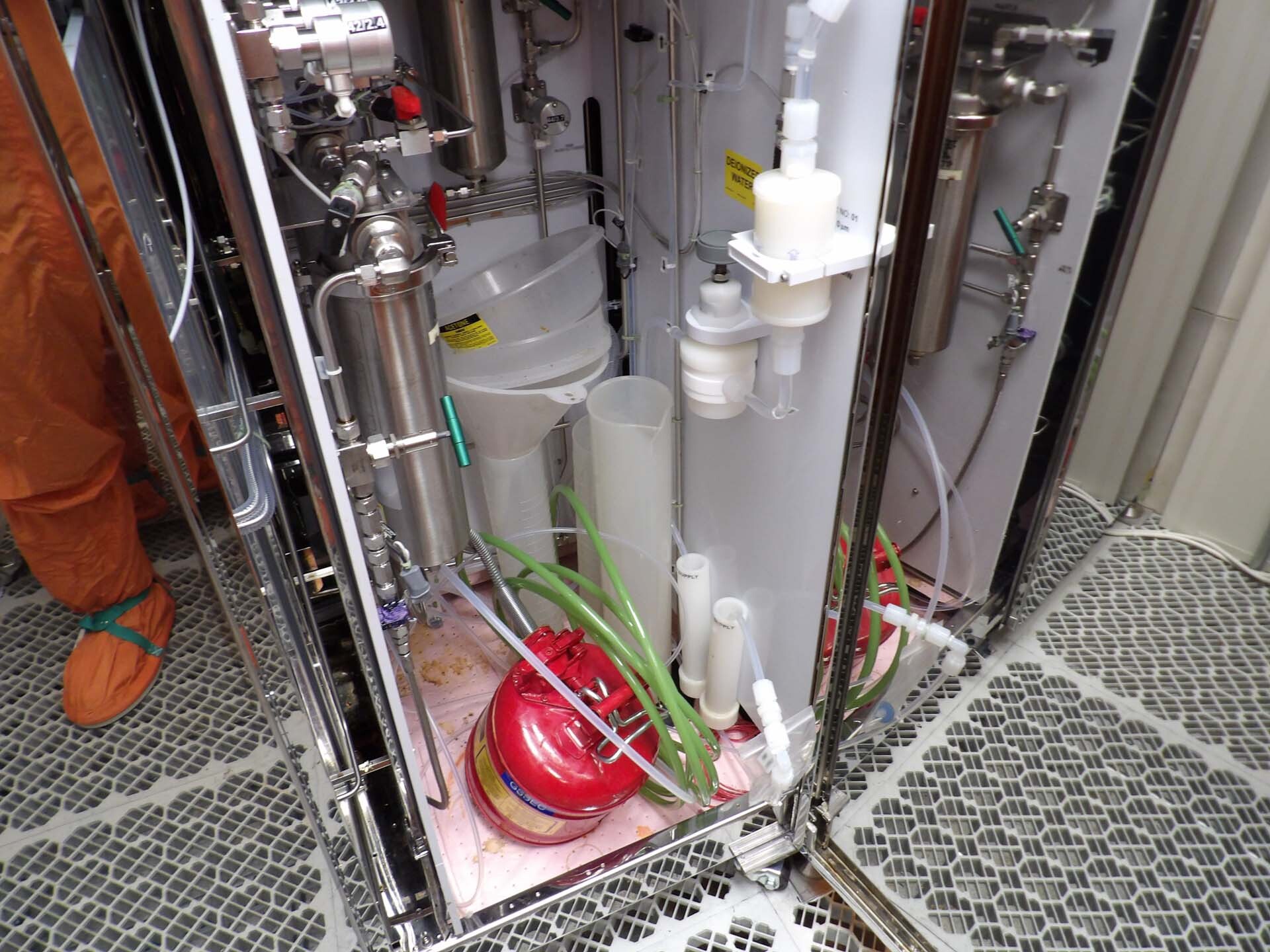 VEECO / SSEC M3303 Scrubber used for sale price #293651181, 2012 > buy ...