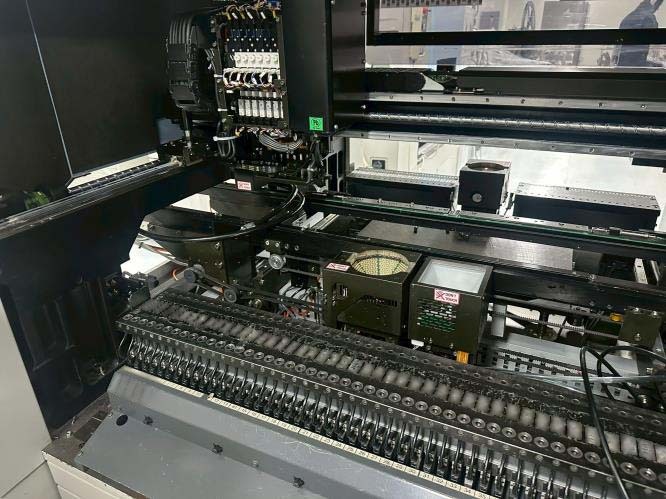 YAMAHA YV100-X 판매 가격 #293769485, 2000에 사용됨 > CAE에서 구매