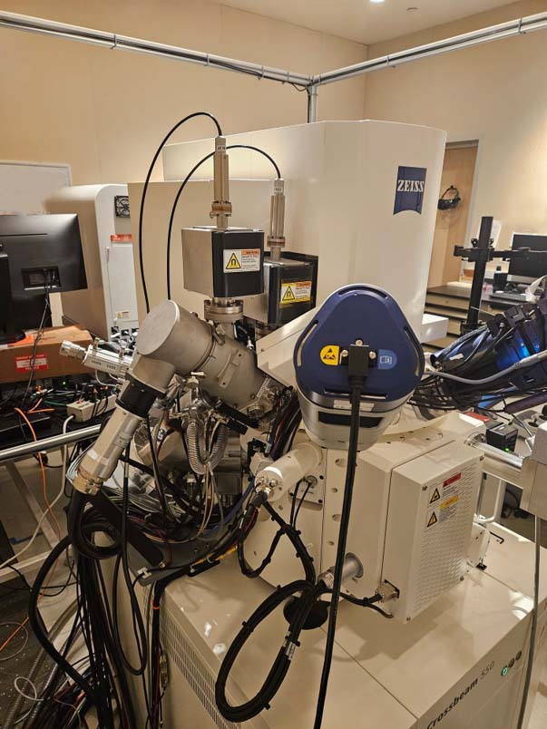 ZEISS Crossbeam 550 SEM 판매 가격 #293778639에 사용됨 > CAE에서 구매