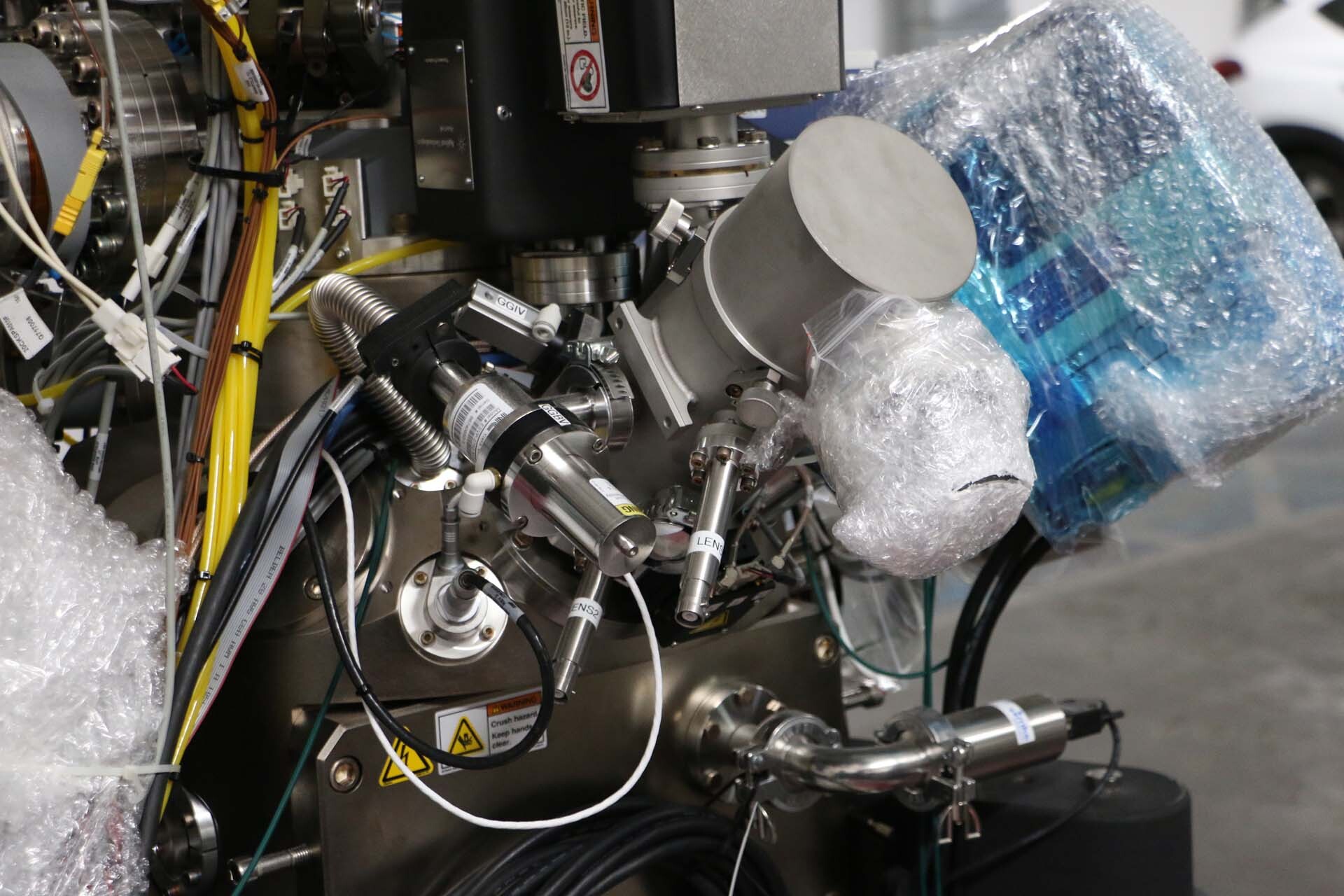 ZEISS Orion Nanofab SEM 已使用的 待售 價格 #293624148, > 買 從 CAE