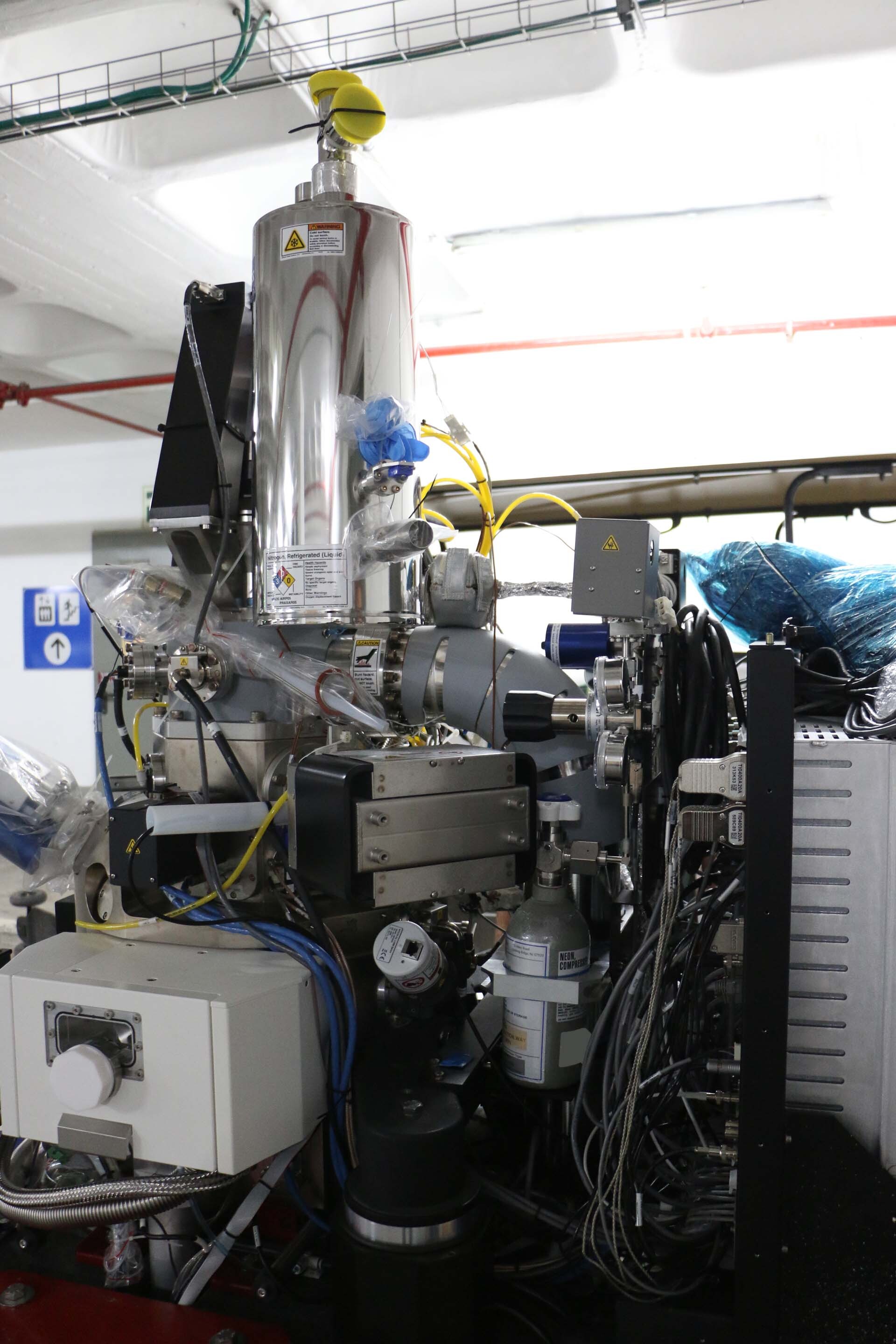 ZEISS Orion Nanofab SEM 已使用的 待售 價格 #293624148, > 買 從 CAE